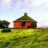 The Red Round Barn - Structure