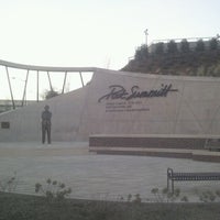 Pat Head Summitt Plaza and Statue - Monument in Knoxville