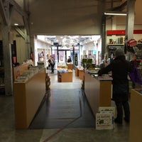 Le Merle Moqueur - Bookstore in Paris