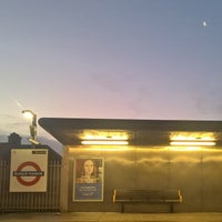 Ruislip Manor London Underground Station - 4 tips from 366 visitors