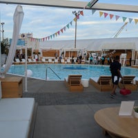 Cabana Pool Bar - Swimming Pool in Port Lands