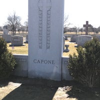 Alphonse "Al" Capone Grave - 2 tips