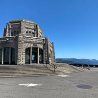 Crown Point Vista House - Scenic Lookout in Corbett