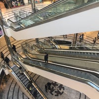 Cabot Place - Shopping Mall in Tower Hamlets