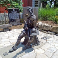 Daniel Boone Statue - Saint Charles - 3 tips
