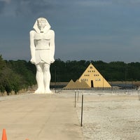 Gold Pyramid House - Wadsworth, IL