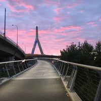 North Bank Park Foot Bridge - Scenic Lookout in East Cambridge