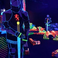 Putting Edge Glow-in-the-Dark Mini Golf - Mini Golf Course