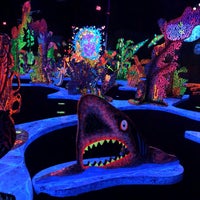 Putting Edge Glow-in-the-Dark Mini Golf - Mini Golf Course