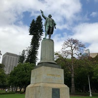 Captain Cook Statue - Monument / Landmark in Hyde Park