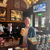Merchant's Arch Bar & Restaurant - Pub in Dublin