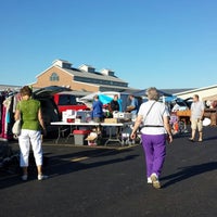 Hartville Marketplace & Flea Market - Flea Market in Hartville