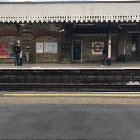 Plaistow London Underground Station - Metro Station in West Ham