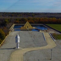 Gold Pyramid House - Wadsworth, IL