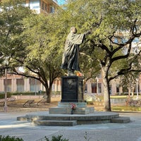 Dr. Martin Luther King Jr. Statue at The University Of Texas At Austin ...