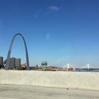 Missouri / Illinois State Line - Border Crossing in East St Louis
