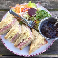 The Harrow Inn - Beer Garden in Steep