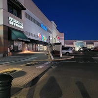 Ridgeway Shopping Center - Shopping Mall in Stamford