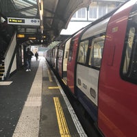 Hendon Central London Underground Station - Metro Station in London
