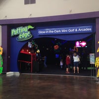 Putting Edge Glow-in-the-Dark Mini Golf - Mini Golf Course