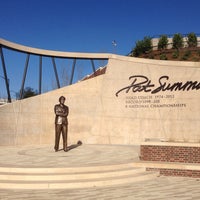 Pat Head Summitt Plaza and Statue - Monument in Knoxville