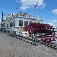 The Creole Queen Paddlewheeler - Boat or Ferry in New Orleans