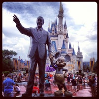 Partners Statue - Monument / Landmark