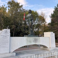 Terry Fox Memorial - Sculpture Garden in Thunder Bay