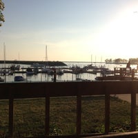 Dug's Dive (Now Closed) - American Restaurant in Buffalo River