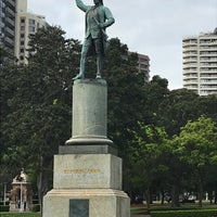 Captain Cook Statue - Monument / Landmark in Hyde Park