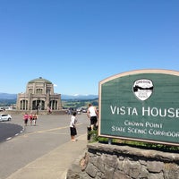 Crown Point Vista House - Scenic Lookout in Corbett