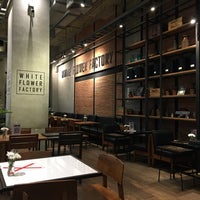 ครัวดอกไม้ขาว (White Flower Factory) - Thai Restaurant in Pathum Wan