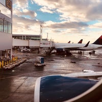 Gate B32 - Jamaica - Terminal 4, Concourse B