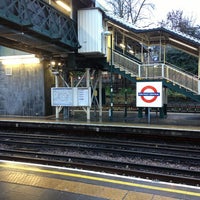 Finchley Central London Underground Station - Metro Station in London