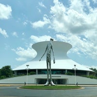 James S. McDonnell Planetarium - Planetarium in St. Louis