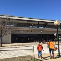 Braddock Road Metro - Neighborhood