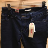 Levis in sunway pyramid store