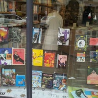 Le Merle Moqueur - Bookstore in Paris