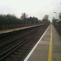 Fishbourne Railway Station (FSB) - Rail Station in Fishbourne