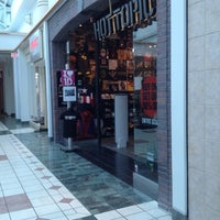 Hot Topic - Clothing Store