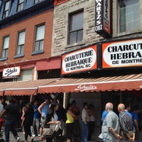 Schwartz's Montreal Hebrew Delicatessen - Plateau-Mont-Royal - 377 tips