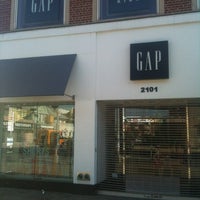 Gap 86 street store