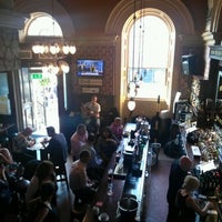 Merchant's Arch Bar & Restaurant - Pub in Dublin