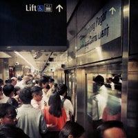 Tanjong Pagar MRT Station (EW15) - Metro Station in Financial District