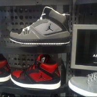 Lady Footlocker - Schaumburg, IL