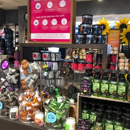 Bath & Body Works locations in Chicago - See hours, directions, tips ...