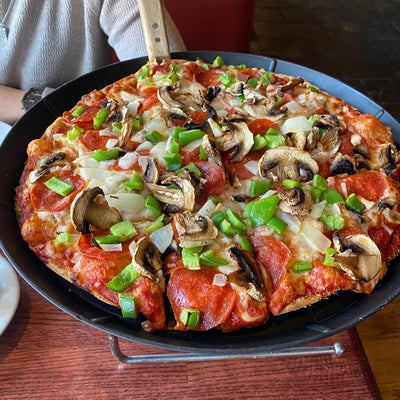 Candlelite Chicago Restaurant - Pizza Place in West Ridge