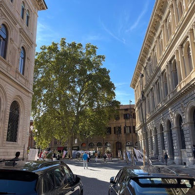 Piazza Minghetti - Plaza in Bologna