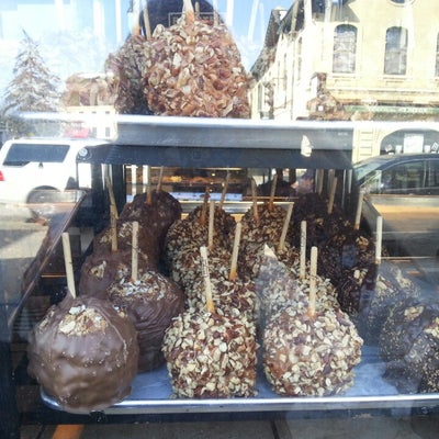 Amy's Candy Kitchen & Gourmet Caramel Apples - Cedarburg, WI