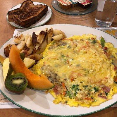 Cora Breakfast & Lunch - Downtown Toronto - 36 tips from 1727 visitors